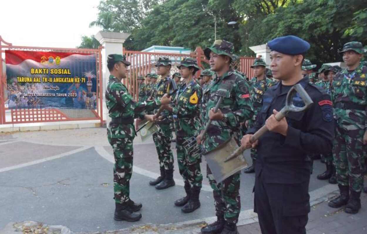 Taruna dan Taruni Akademi TNI Angkatan Laut mengikuti Latihan Integrasi ...