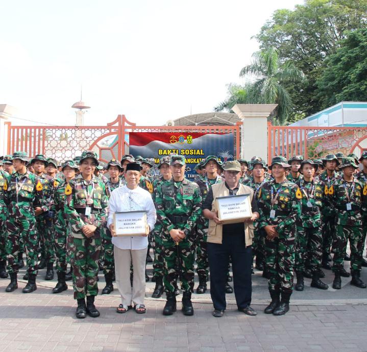 Taruna dan Taruni Akademi TNI Angkatan Laut mengikuti Latihan Integrasi ...